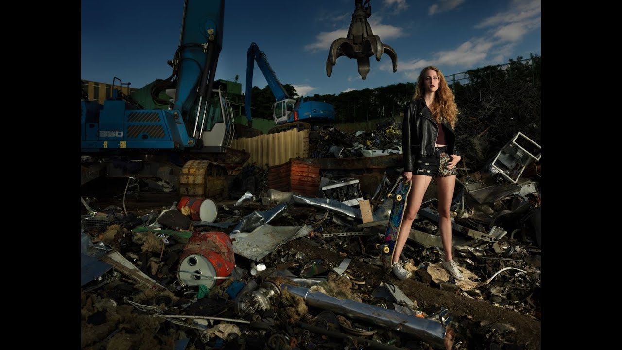 How to Setup Multiple Lights for Outdoor Photography - YouTube