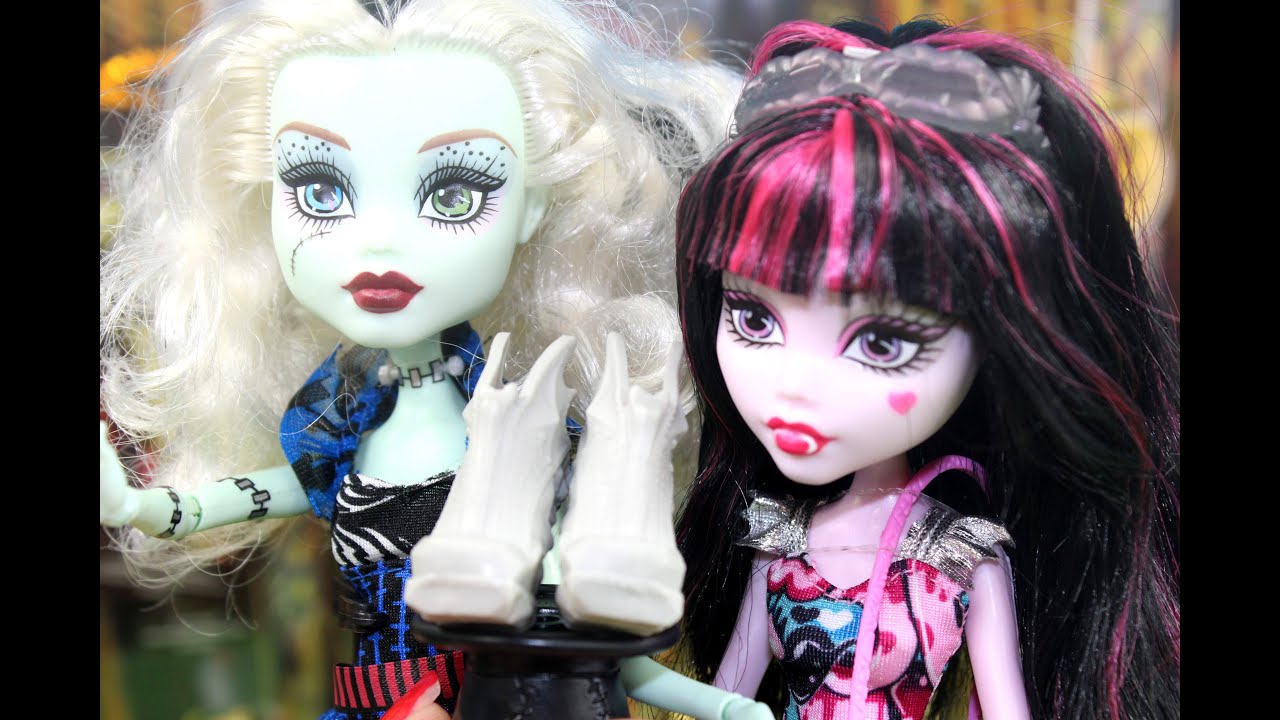 Dissappearnig Shoes - Draculaura, Nefera & Frankie Stein - Boo York ...