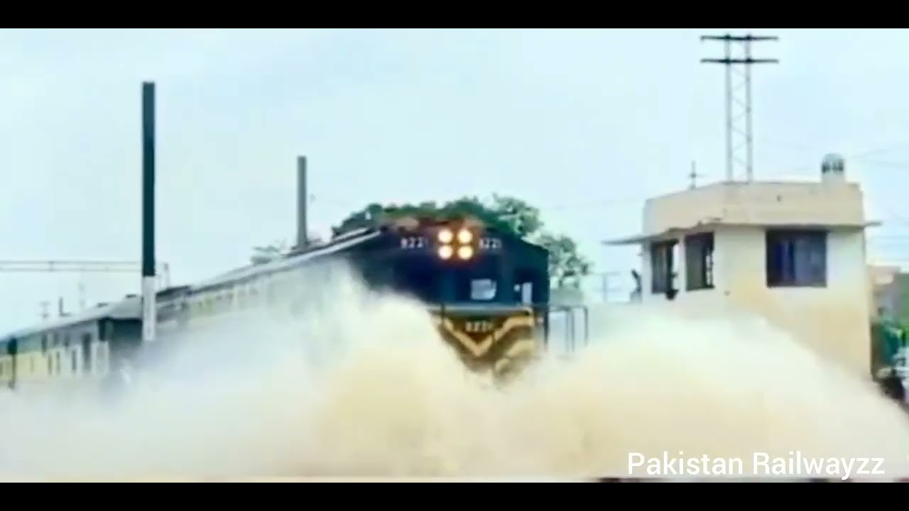 Train in Water Green line Express slowmo Beauty of Pakistan Railways ...