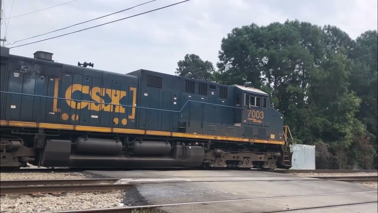 CSX 7003 switching cars in Maxwell Yard while M280 waits - YouTube