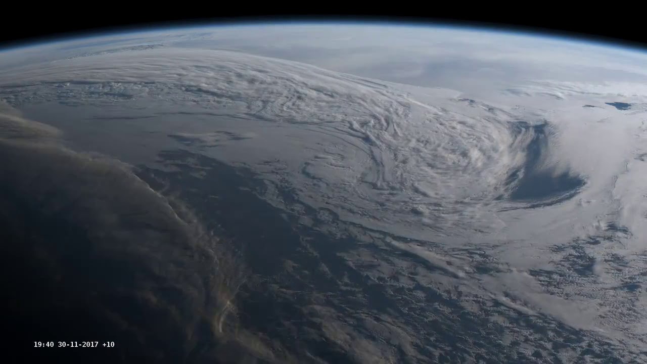 Explosive Cyclone in Dumont D'Urville station - Antarctica from 29 Nov ...