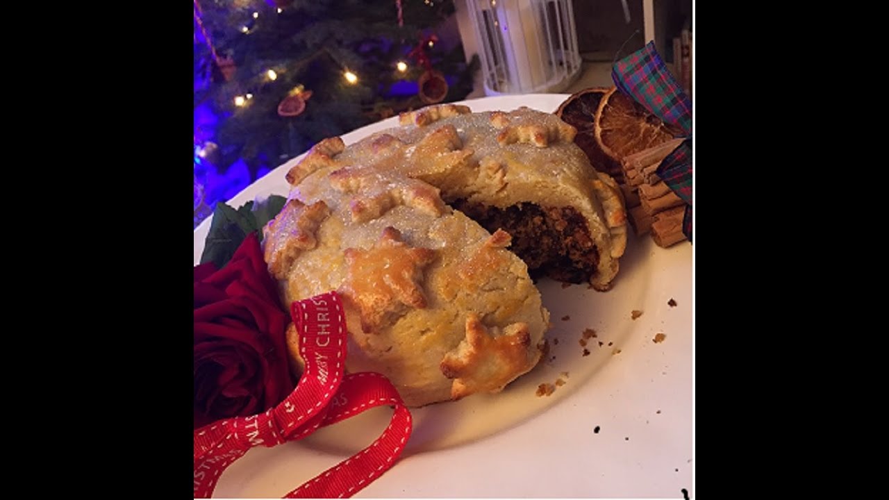 Alternative Christmas Cake - YouTube