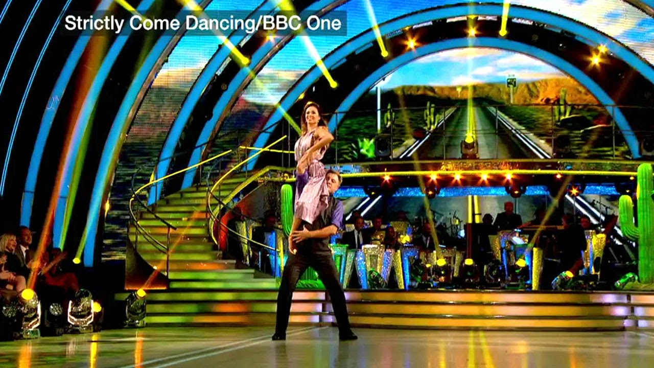 Ed Balls's 'dodgy' Strictly Come Dancing lift - YouTube