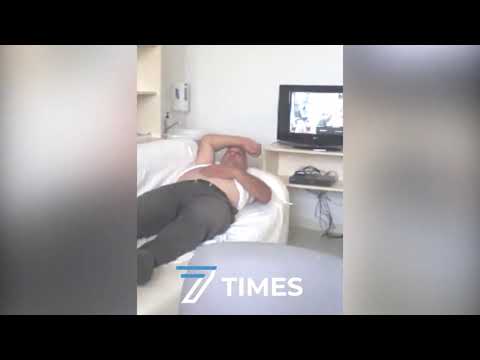 Müdir iş otağında sərxoş vəziyyətdə soyundu