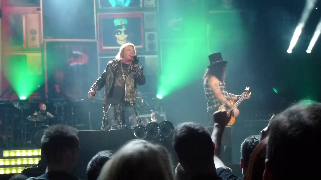 Welcome to the Jungle - Toronto Oct 29, 2017 - YouTube