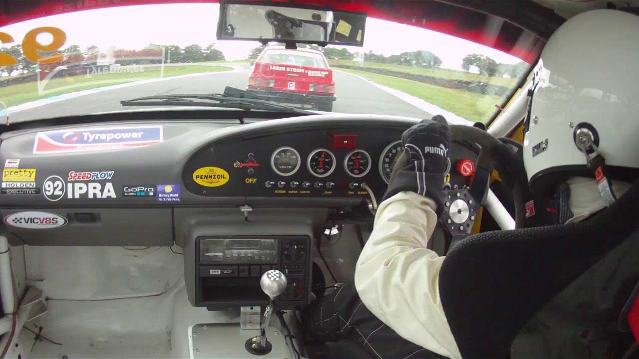 vs commodore race car - YouTube