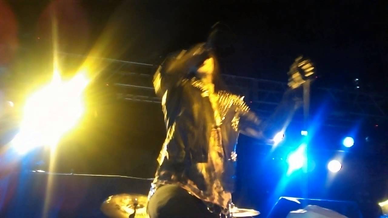 Motionless in White- Everybody Sells Cocaine - YouTube