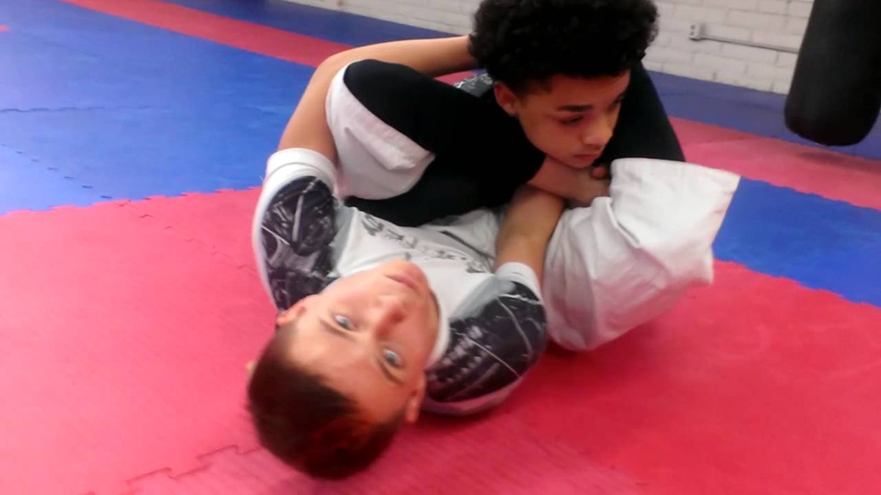 choke from the rubber guard - YouTube