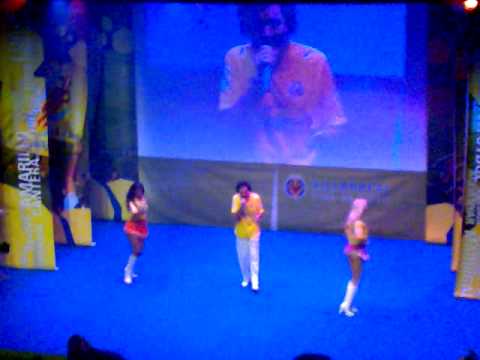 Alcides canta "Violeta" en la gala del Villarreal c.f. 09/10 - YouTube