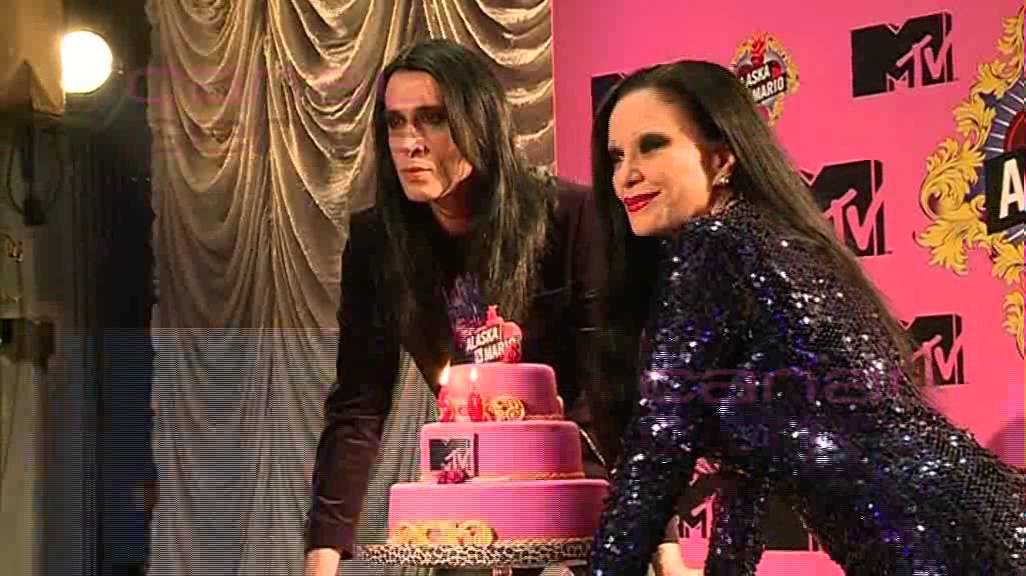 Alaska y Mario arrancan su tercera temporada del reality - YouTube