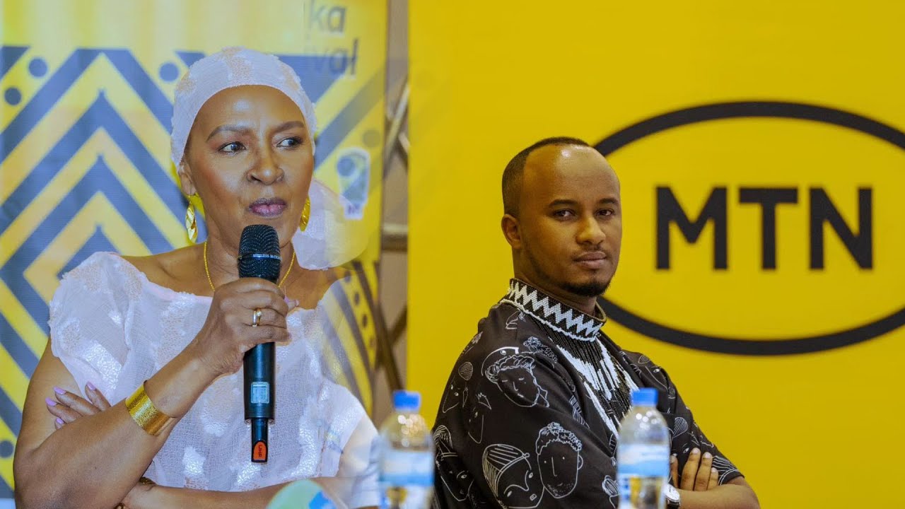 Cyusa ageze kuri Cecile Kayirebwa ikiniga kiraza||Abanyamakuru n'aba ...