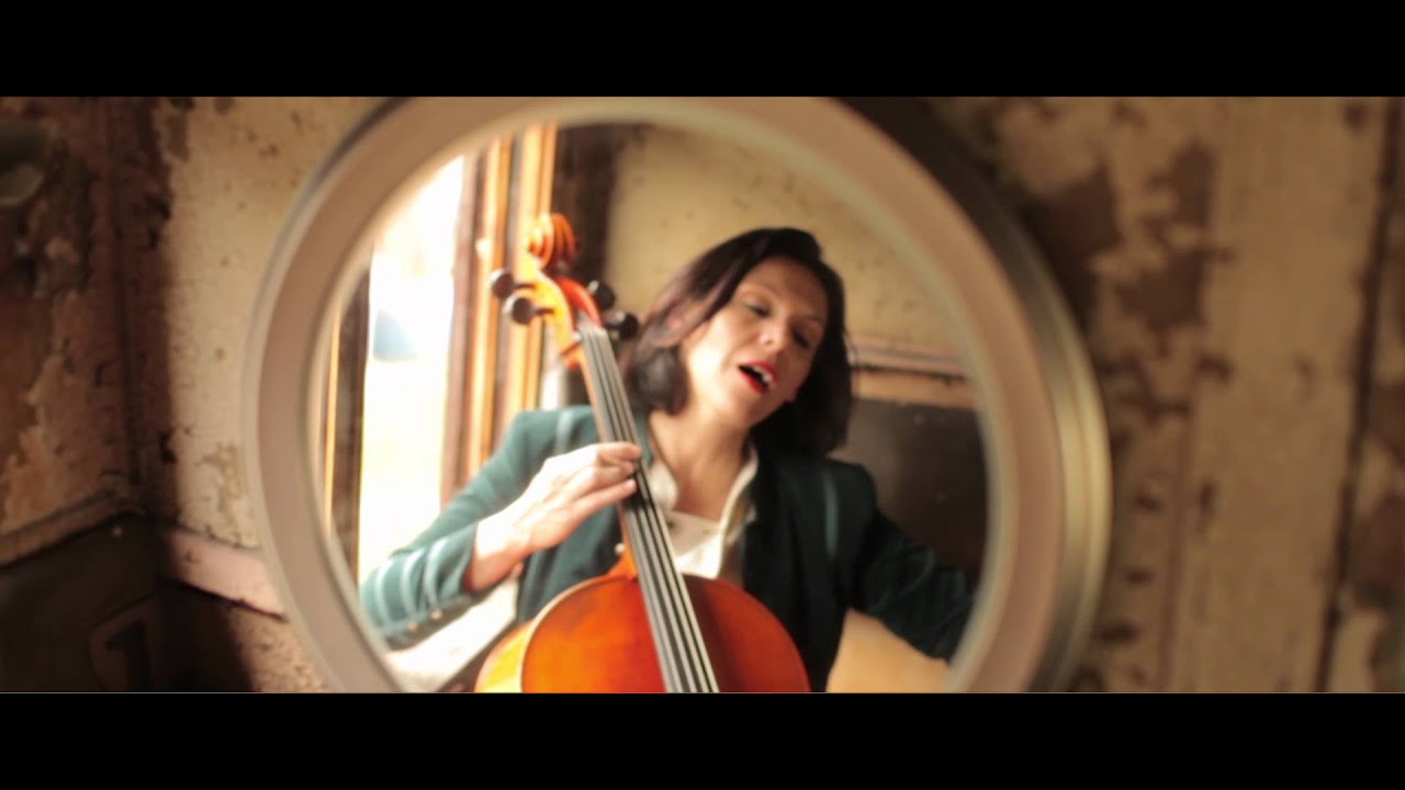 Helen Gillet - Carolina (Official Music Video) - YouTube