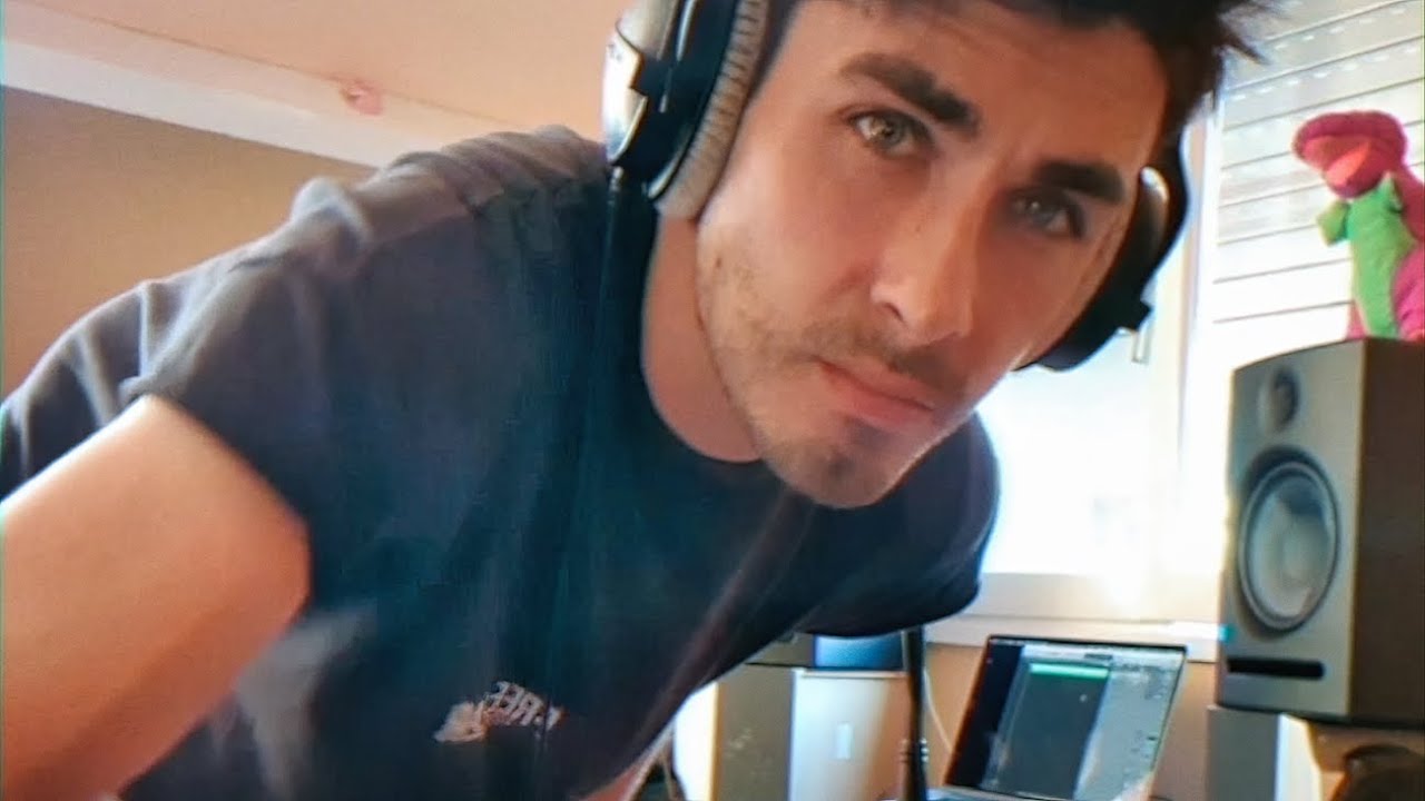 Fhin - a Roof (original take) - YouTube