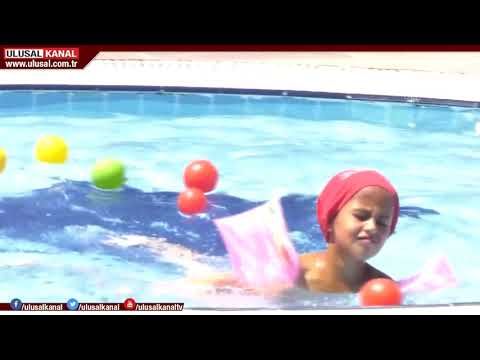 Antalya'da kağıt toplayan çocuk ve kardeşleri doyasıya eğlendi