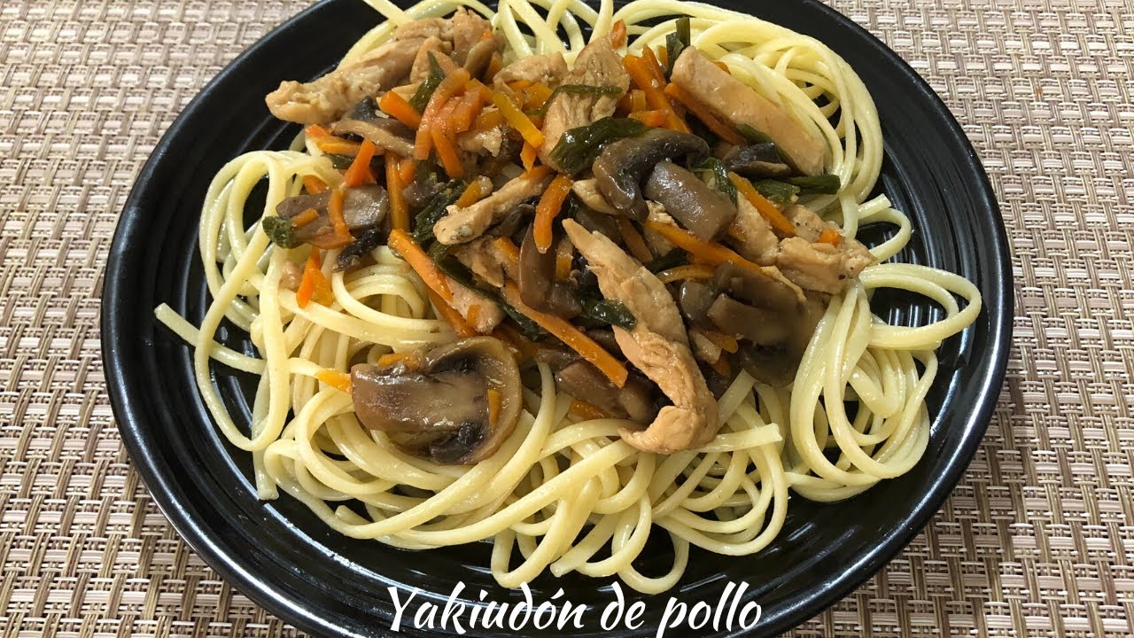 Pasta con pollo y vegetales - Estilo YAKI UDON de pollo - YouTube
