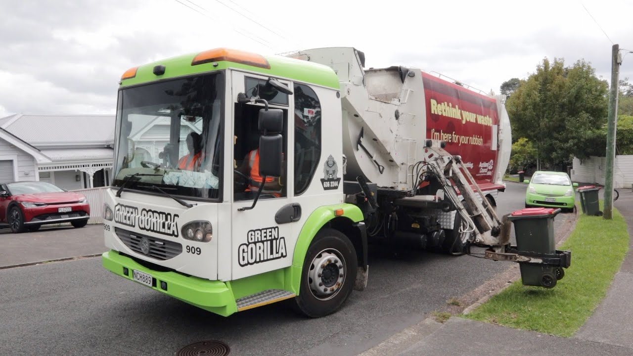 Auckland Rubbish (Green Gorilla #909) - YouTube