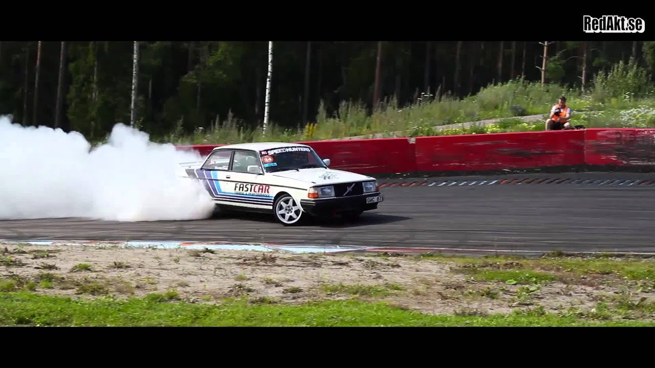 Drift video of Volvo 240 drifting on Gröndal - YouTube