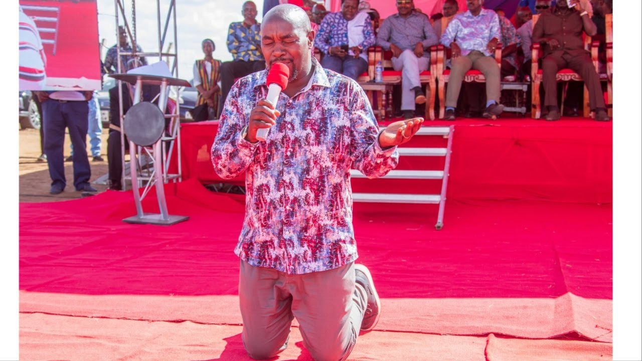 Kitui Senator Kiio Wambua goes down to his knees as he thanks God for ...