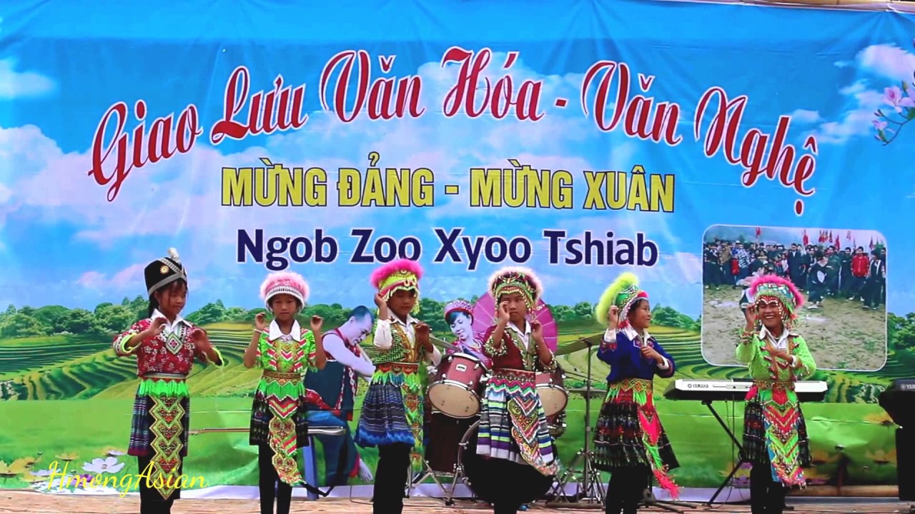Hmoob Noj Peb Caug 2017: Nyab Laj Teb | Hmong New Year 2017 - 02 - YouTube