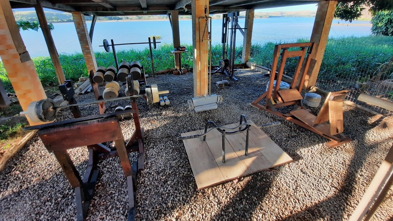 Academia Caseira Top - YouTube