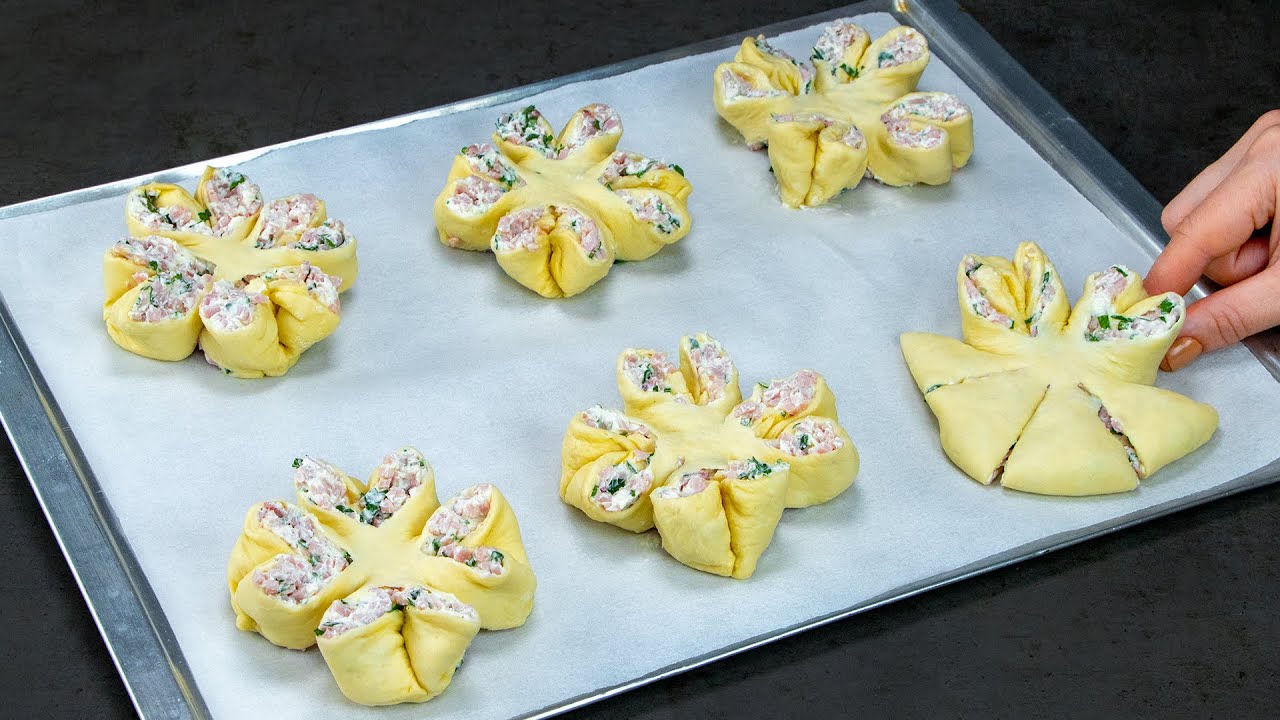 Flowers made of puff pastry with ham and cheese cream. Super easy ...