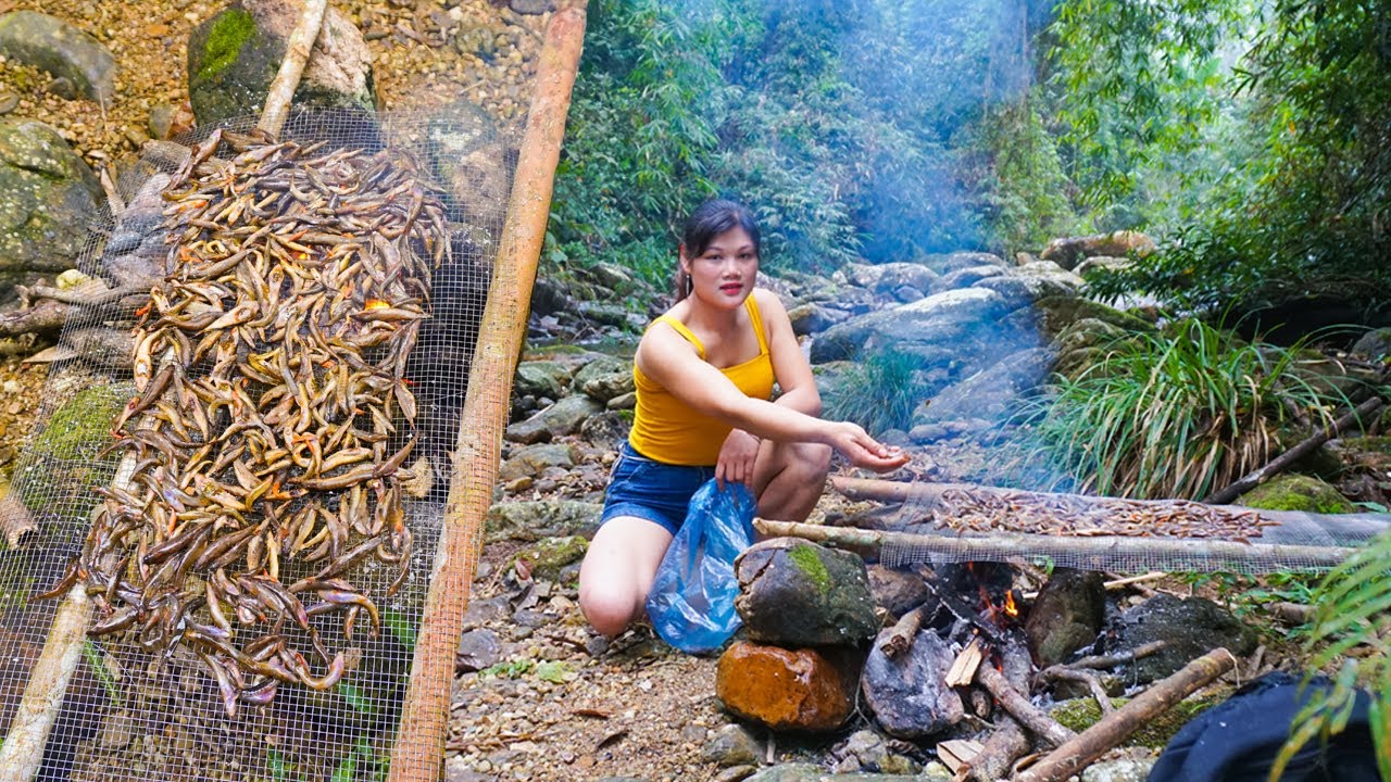 Unique fish catching skills, Catching and grilling fish at the stream ...