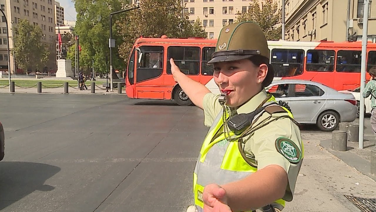 Policía Dirigiendo El Tráfico Agente Policía Policía Tráfico