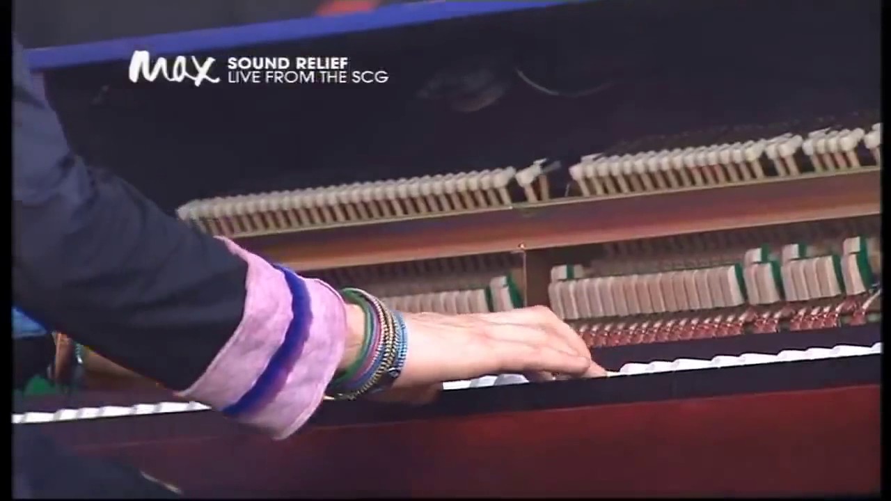 Coldplay - Fix You ( Live - Sydney ) - YouTube