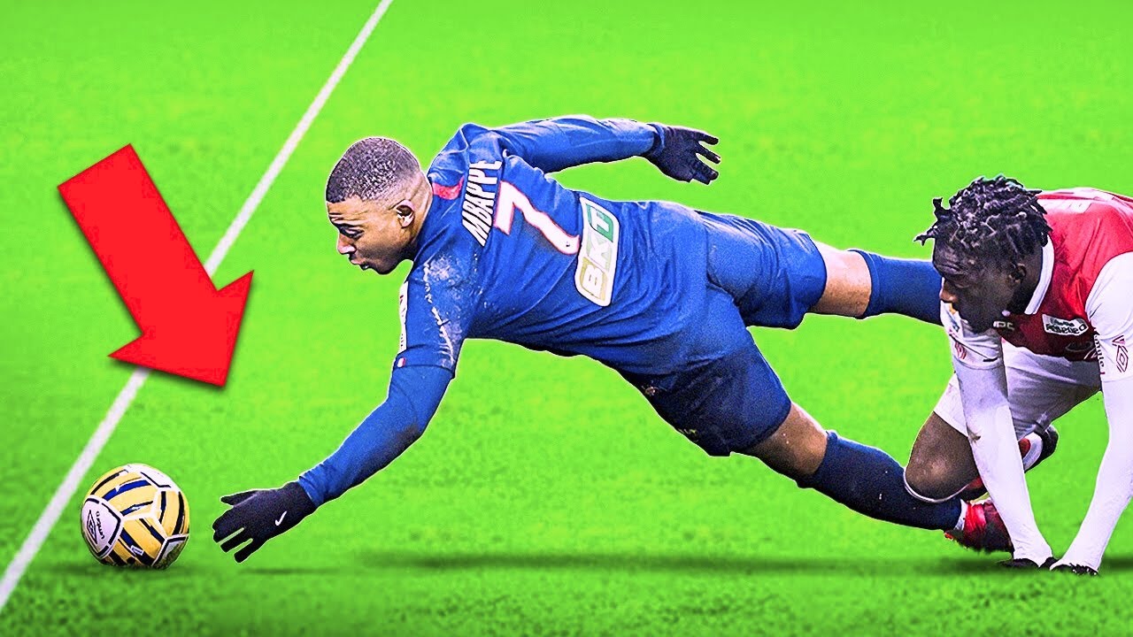 Dumbest Mistakes in Football History !! - YouTube