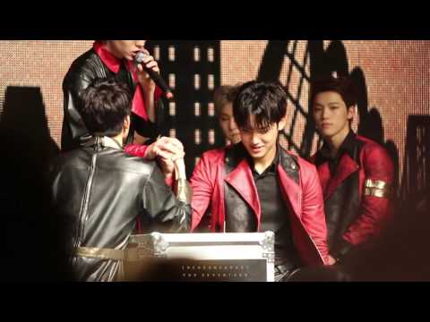 160904 Wonwoo & Mingyu arm wrestling / SEVENTEEN SHINING DIAMONDS in HONG KONG