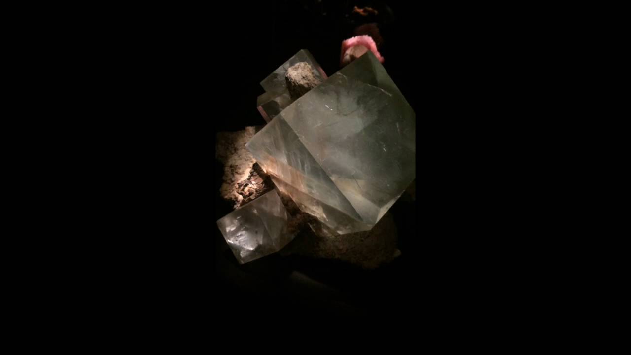 mineral cleavage planes - YouTube