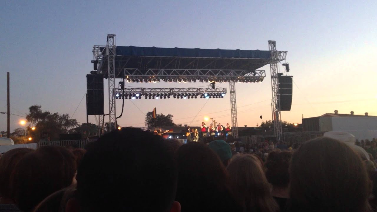 Martina McBride at Santa Maria fair 2015 - YouTube