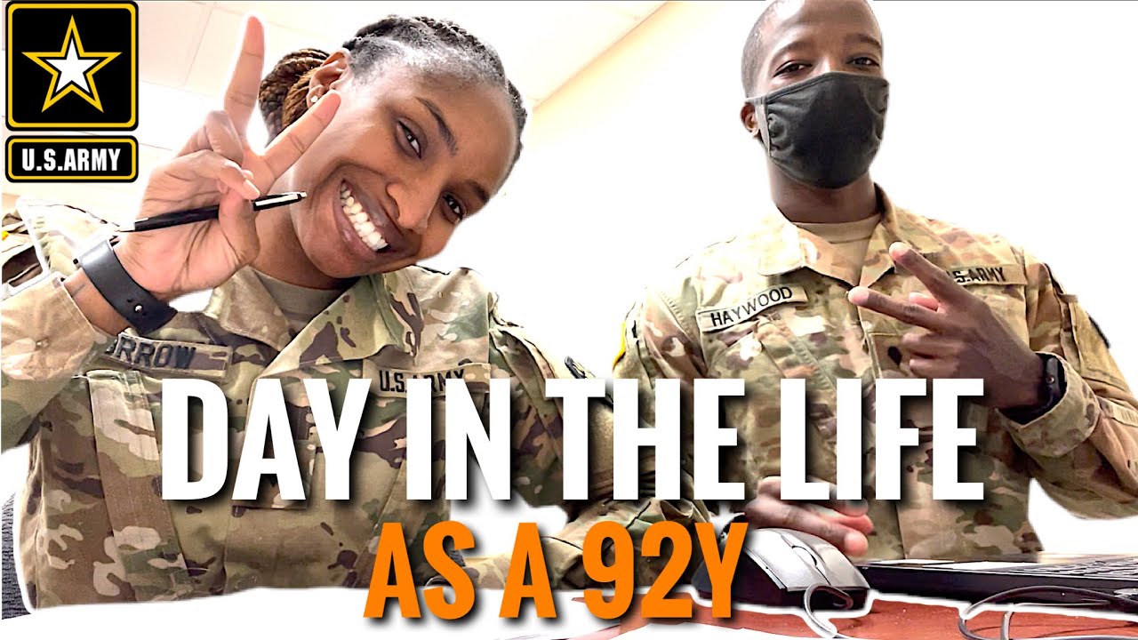 MILITARY MONDAY | DAY IN THE LIFE AS AN ARMY SOLDIER 92Y | ARMY VLOG ...