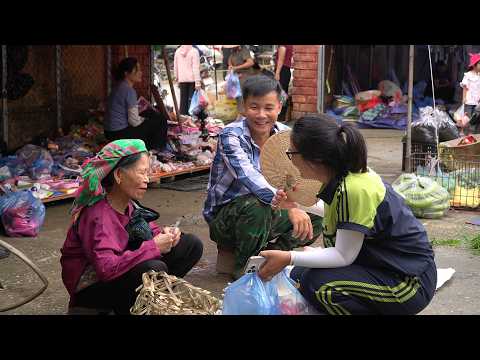 After harvesting dragon fruit, CEO helps grandma sell her handmade crafts at the market