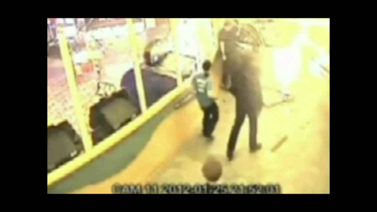 Girl´s revenge smashing ex-boyfriend's car - YouTube