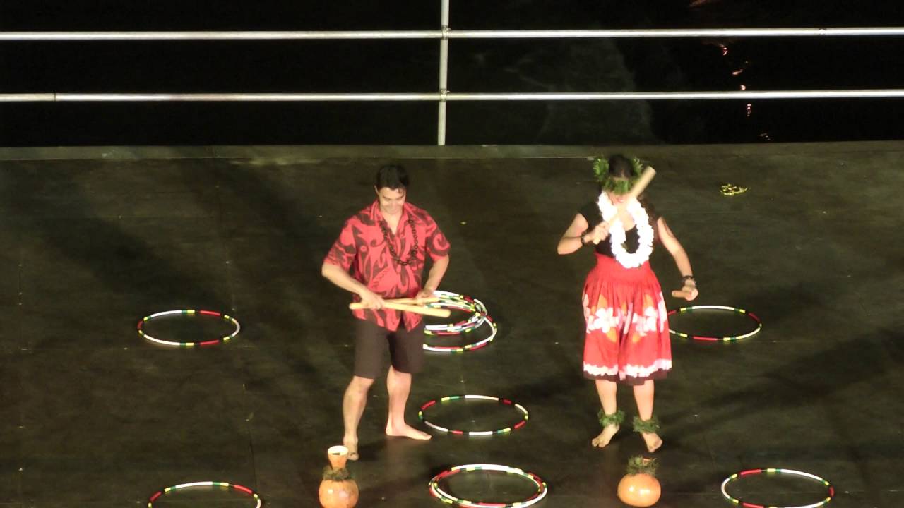 Hawaiian folk dance: War chant - YouTube