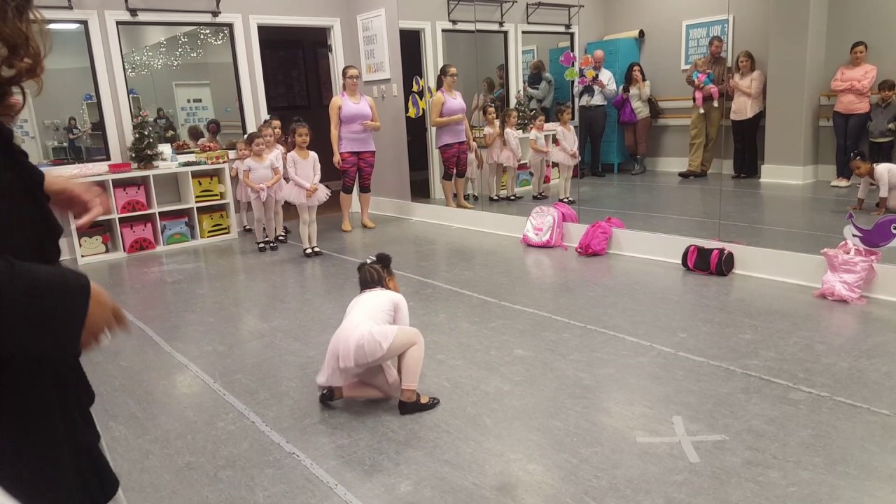Avery tap dance 4 yrs old - YouTube