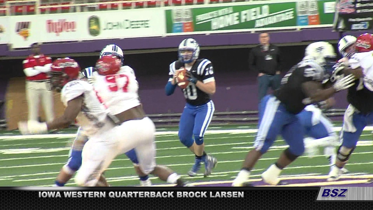 IOWA WESTERN QUARTERBACK BROCK LARSEN - YouTube