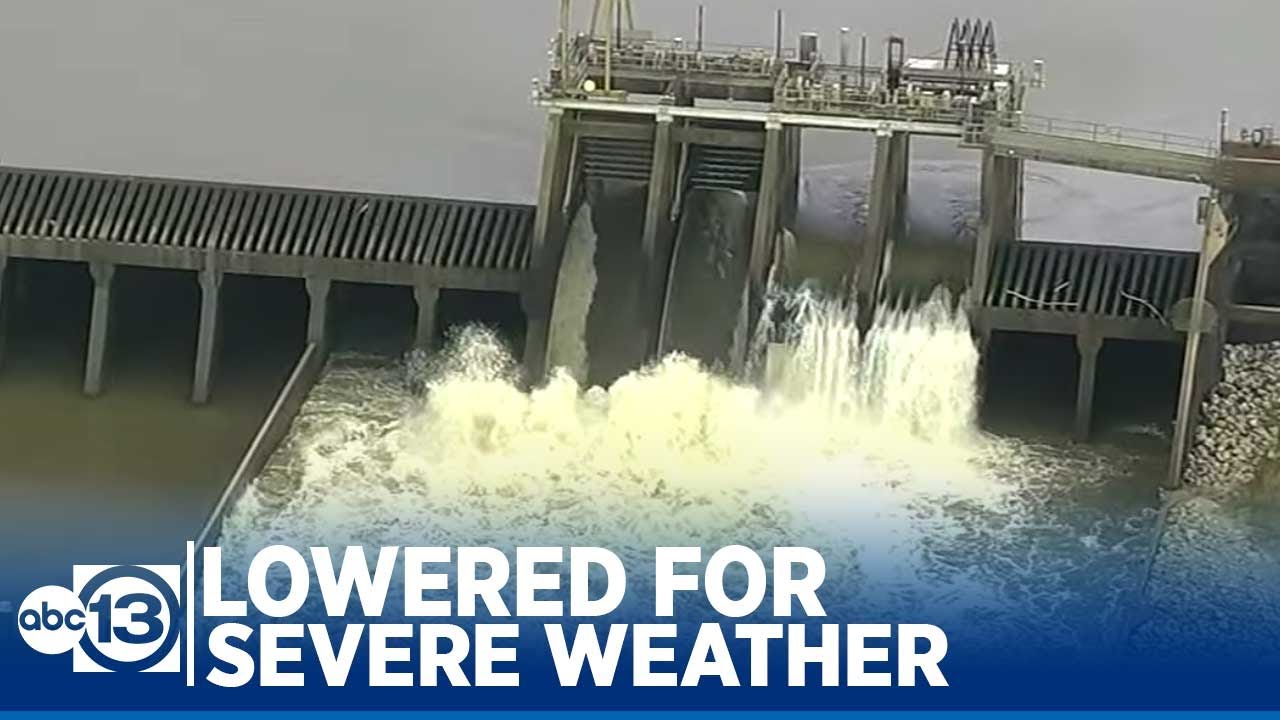 Lake Houston lowered by 1 foot in anticipation of severe weather - YouTube