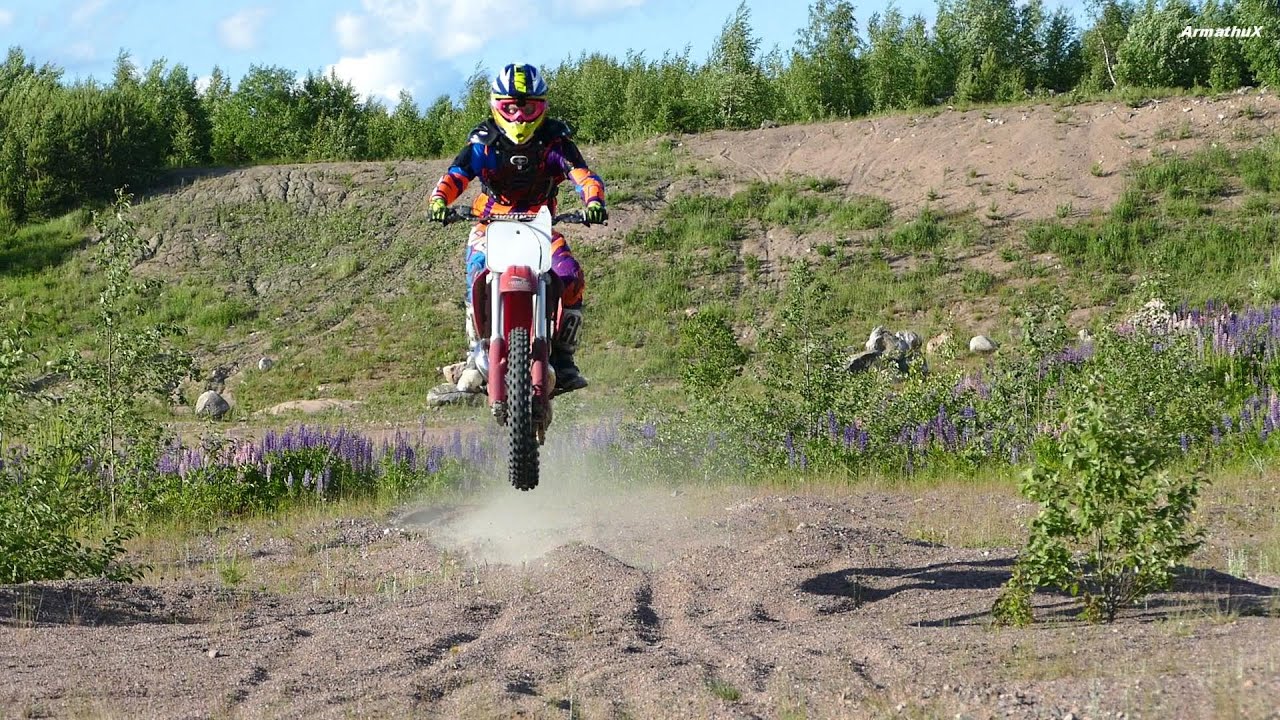 Honda CR250R -89 Warm Up & Sand Pit Braaps - YouTube