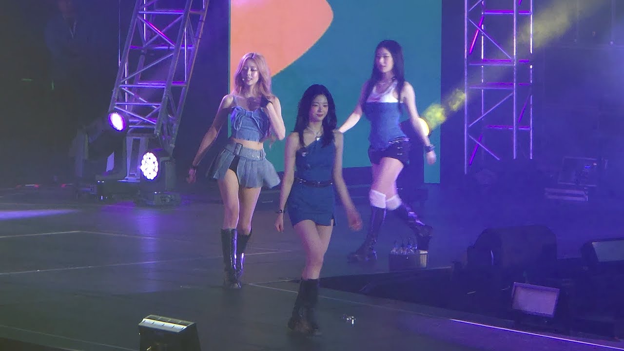 250426 ITZY 'SNEAKERS' [K-FLOW3 CONCERT in TAIWAN] - YouTube