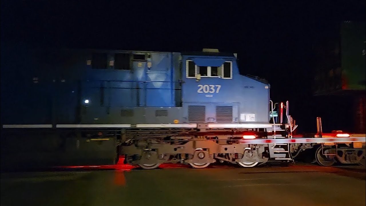 (GECX 2037!) CN 149 - 8939 & GECX 2037 Flies Through Lynden Ontario - YouTube