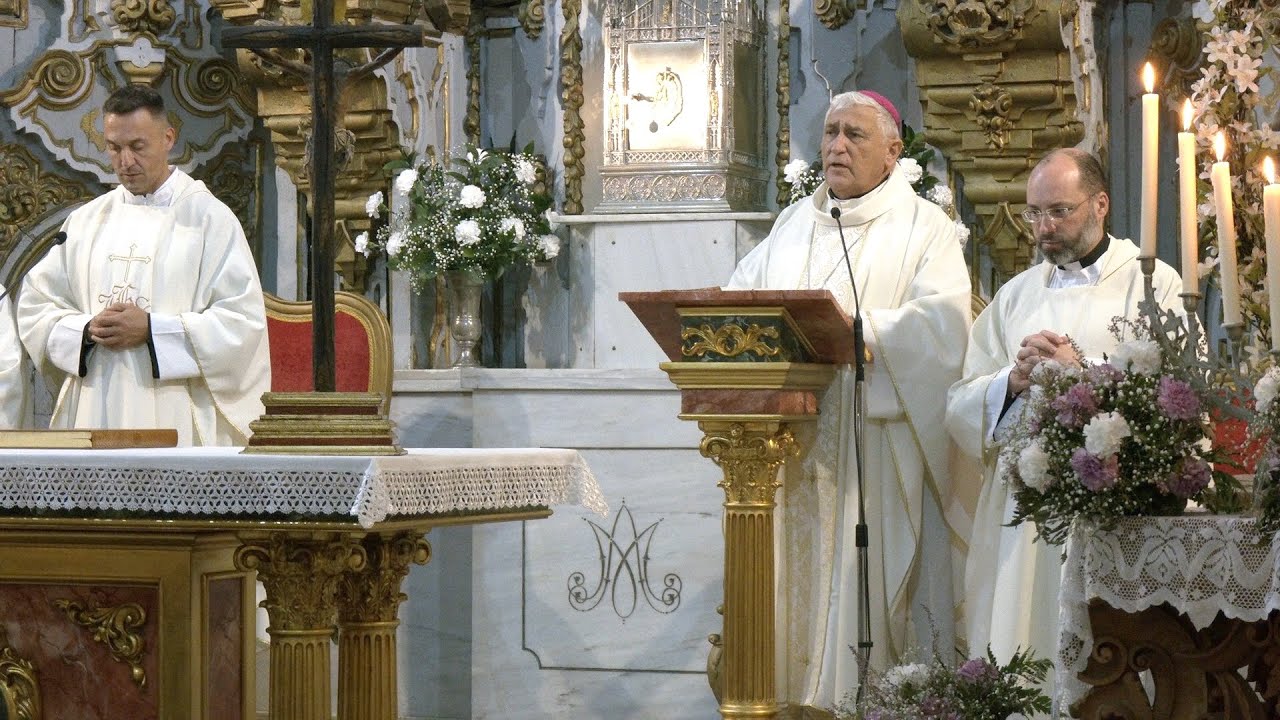 Alberto Gadea toma posesión de la parroquia de los Remedios - YouTube