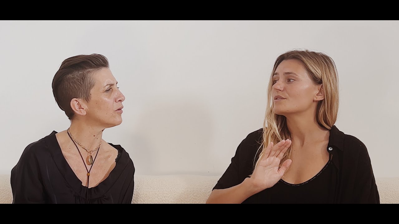 Singing Barb & Emma Goldie: gospel "My Lord, what a morning" - YouTube