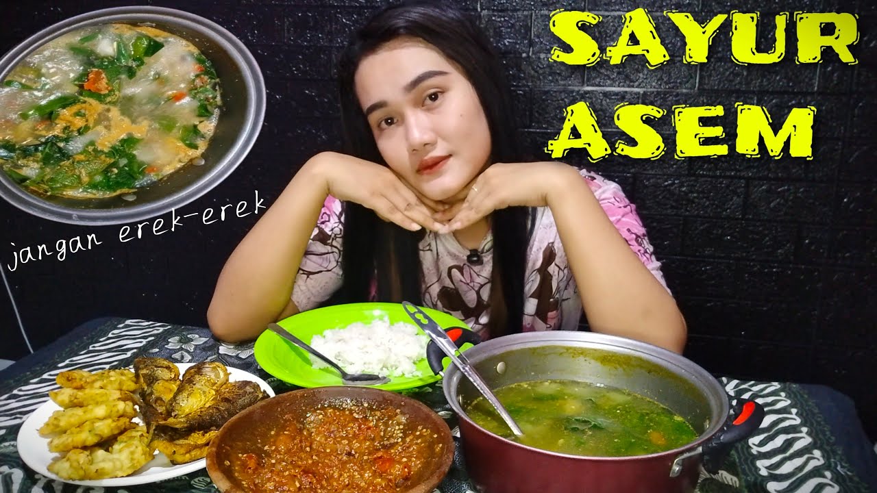Masak kali ini sayur asem, bandeng goreng, bakwan dan sambal tomat ...