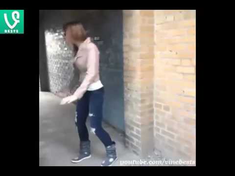 A mina dança muito