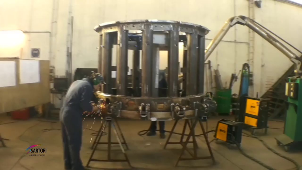 Rotating center piece of Techno Jump ride - YouTube