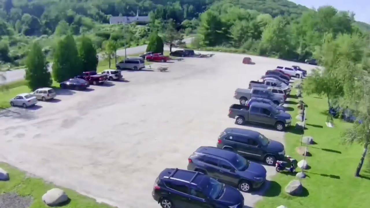 Holy Stone 720G yes rub around the lake. - YouTube