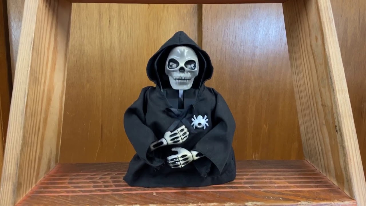 Animated Head Dropping Grim Reaper - Dah Yang Toys Halloween 2000 - YouTube