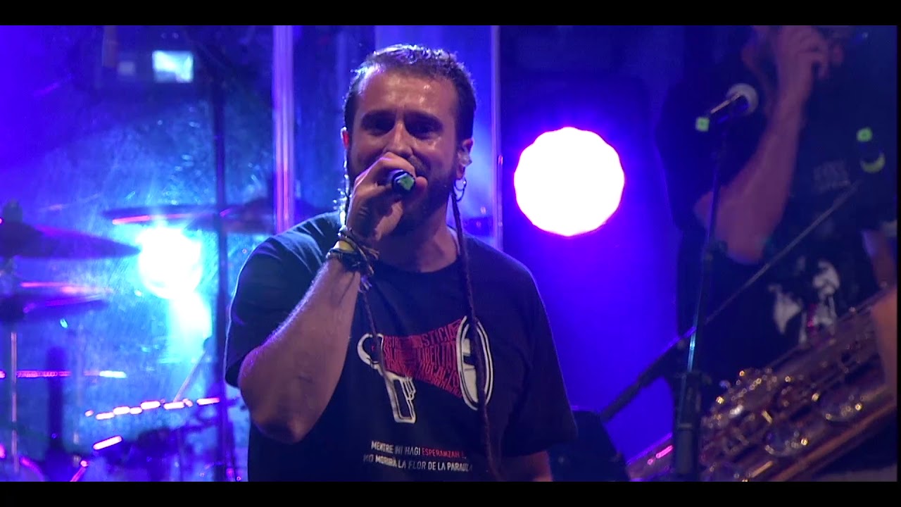 Txarango - 10 T'espero (Abaraka 2018) - YouTube